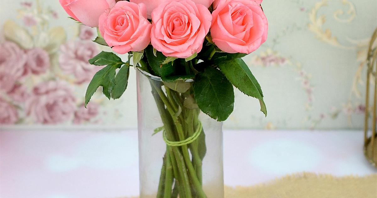 12 Pink Roses in a Glass Vase | Roses to India