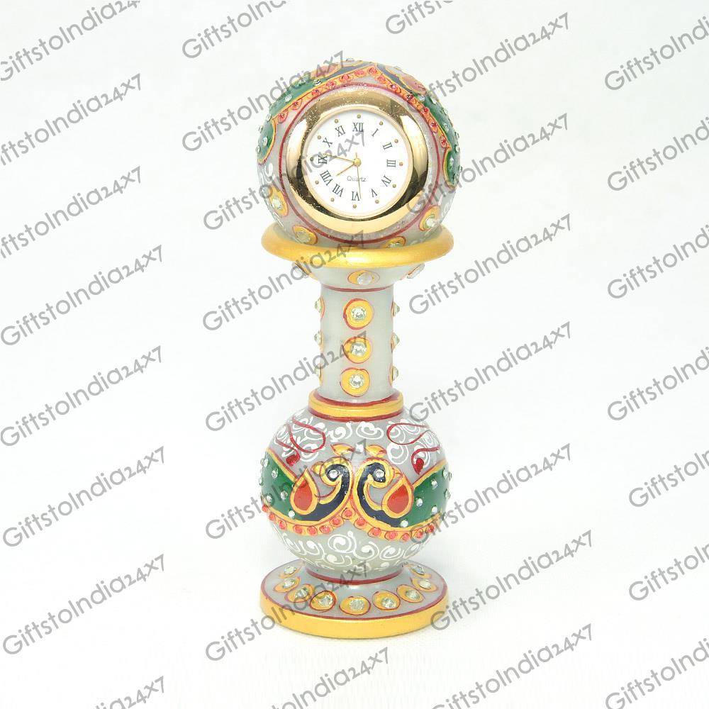 Traditional Showpiece with Clock | Clocks