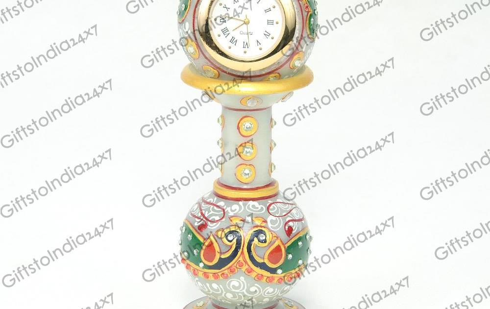 Traditional Showpiece with Clock | Clocks