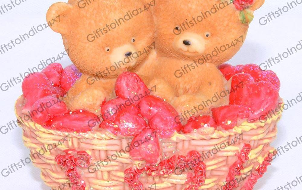 Couple Teddy In Basket, Show Pieces