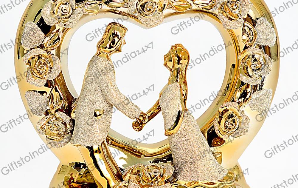 Beautiful Romantic Couple Showpiece, Show Pieces