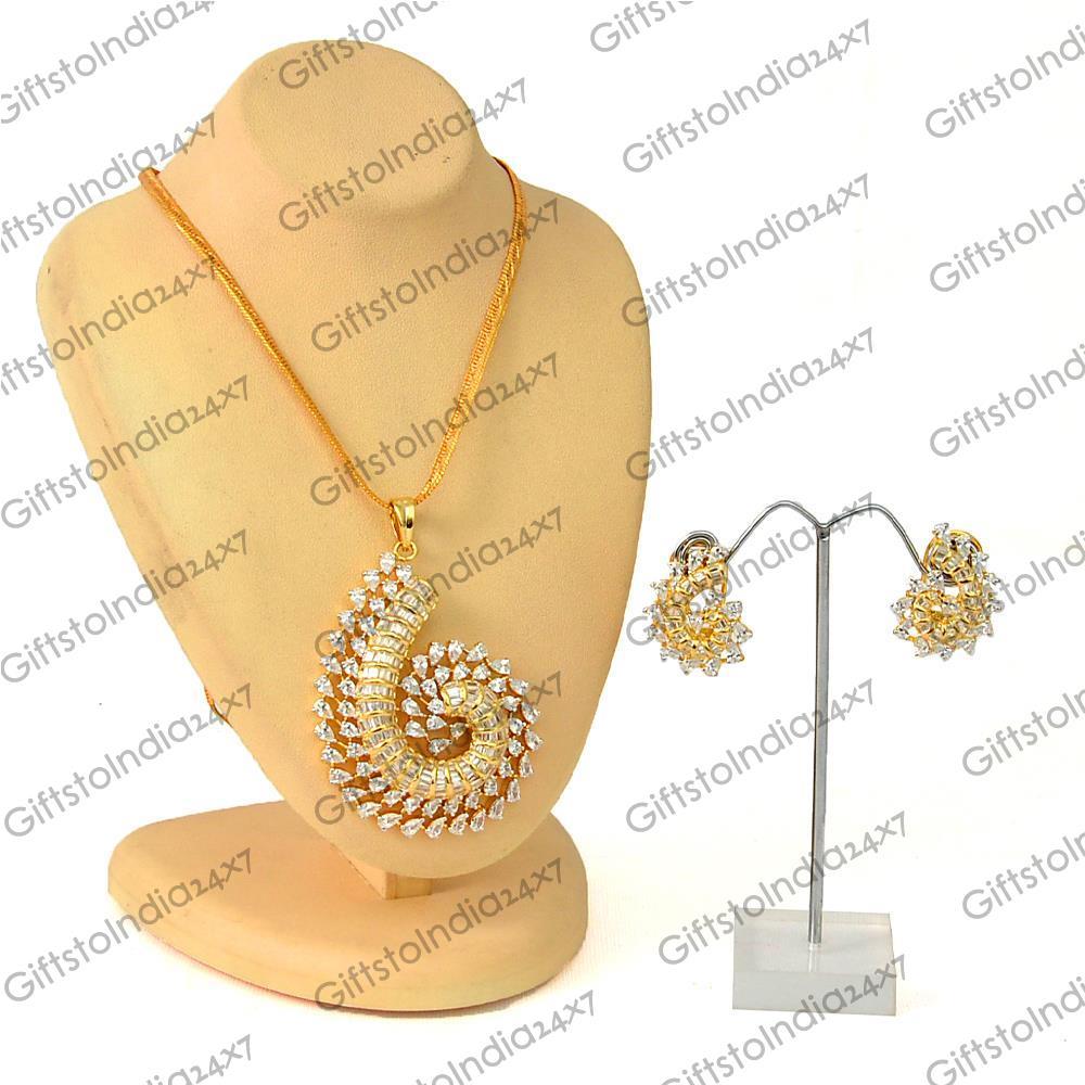 Impressive Curved Jewellery, Jewellery