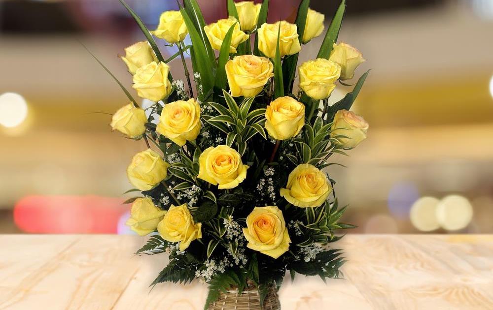 18 Yellow Roses Basket | Roses to India