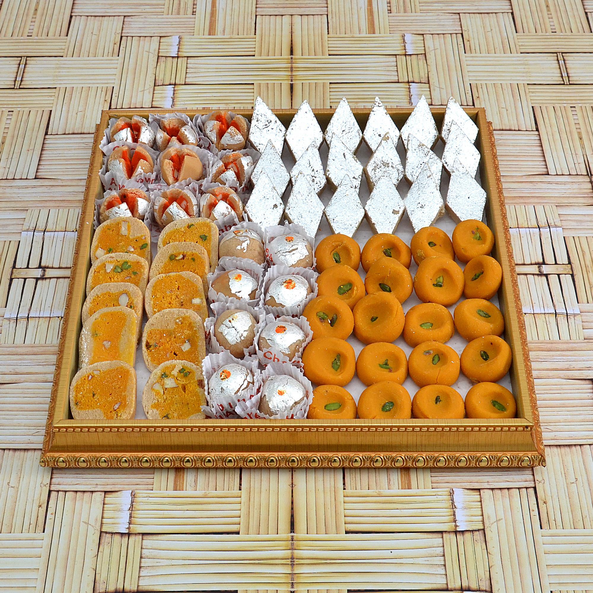 Mawa Phool, Fruit Cake, Kheer Kadam, Barfi & Peda | Exclusive Thalis