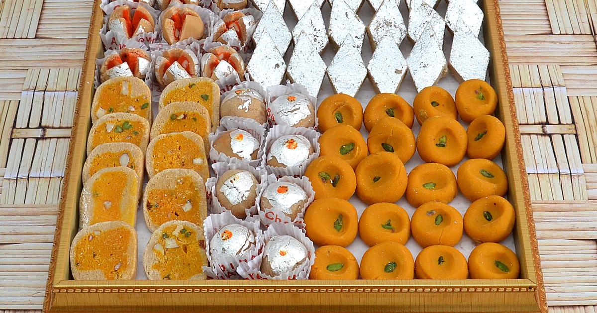 Mawa Phool, Fruit Cake, Kheer Kadam, Barfi & Peda | Exclusive Thalis