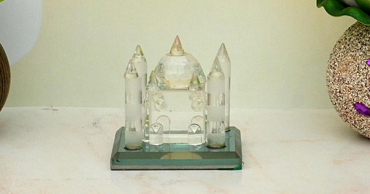Beautiful Crystal Taj Mahal, Show Pieces