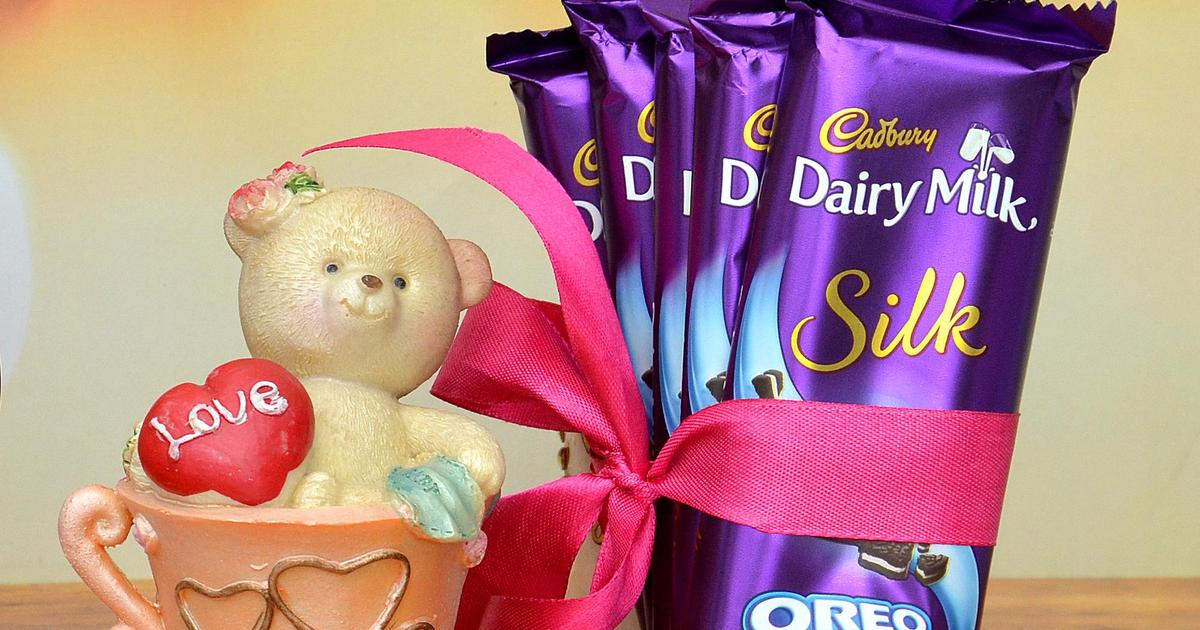 Love Teddy In A Basket With Choco Oreo | Exclusive Hampers
