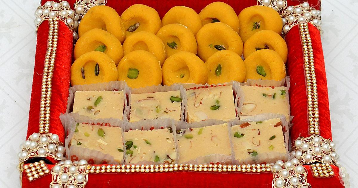 Peda & Mawa Pista Barfi Thali | Mithai Hamper
