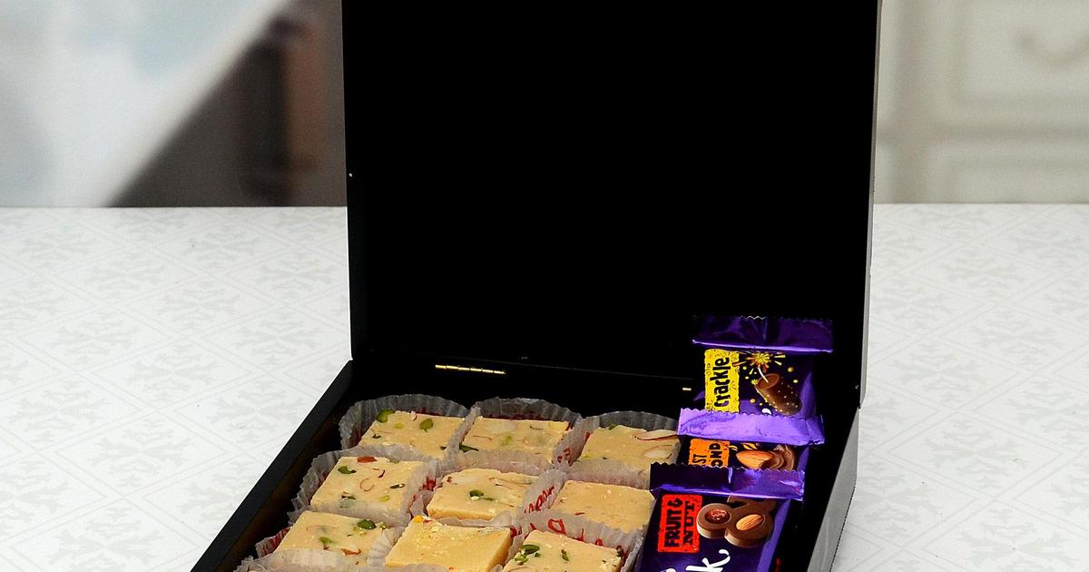 Mawa Pista Barfi , 3 pcs Dairy Milk & a Box | Gift Baskets