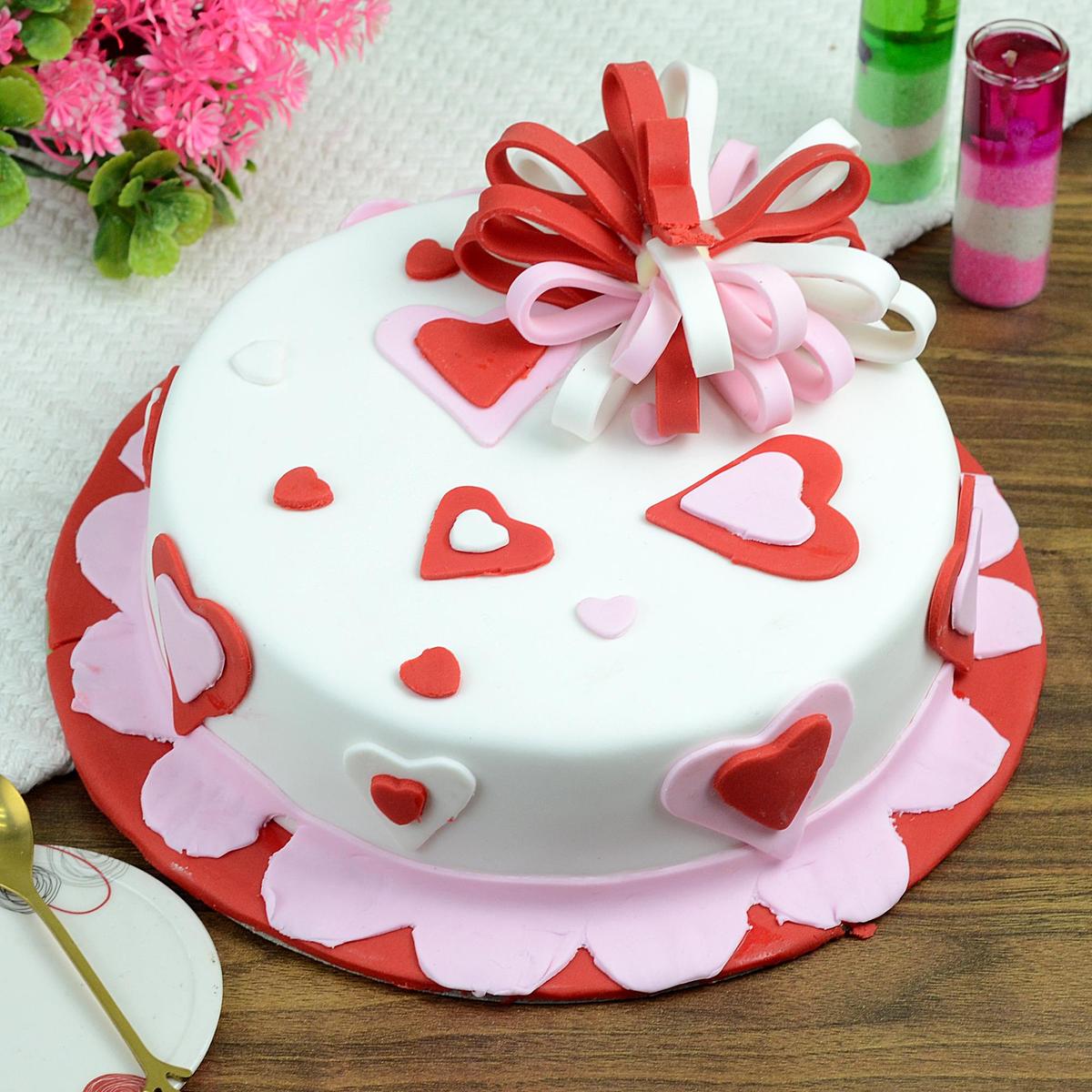 Fondant Strawberry Hearts | Cakes
