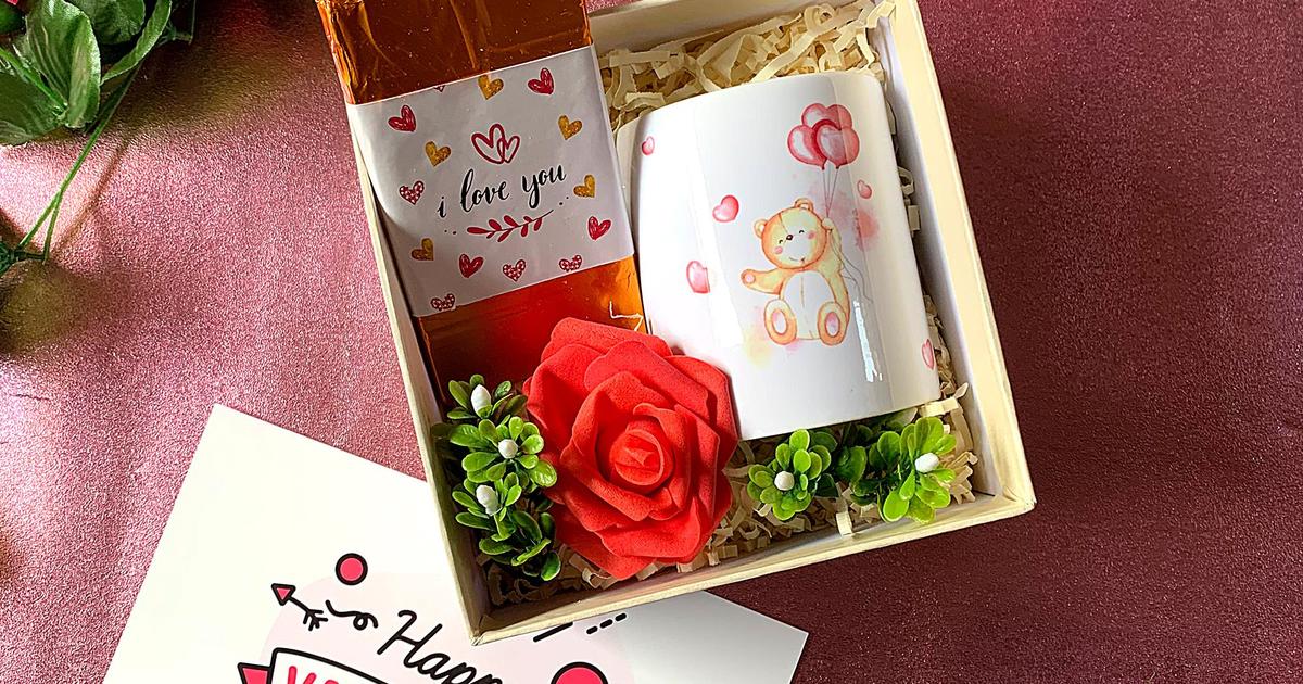 Rose Love Box For Valentine | Exclusive Hampers