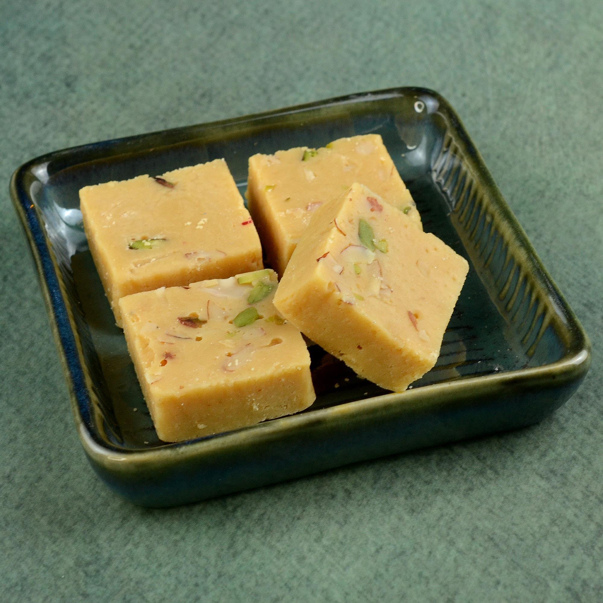 Mawa Pista Barfi 100g, Exclusive Sweets