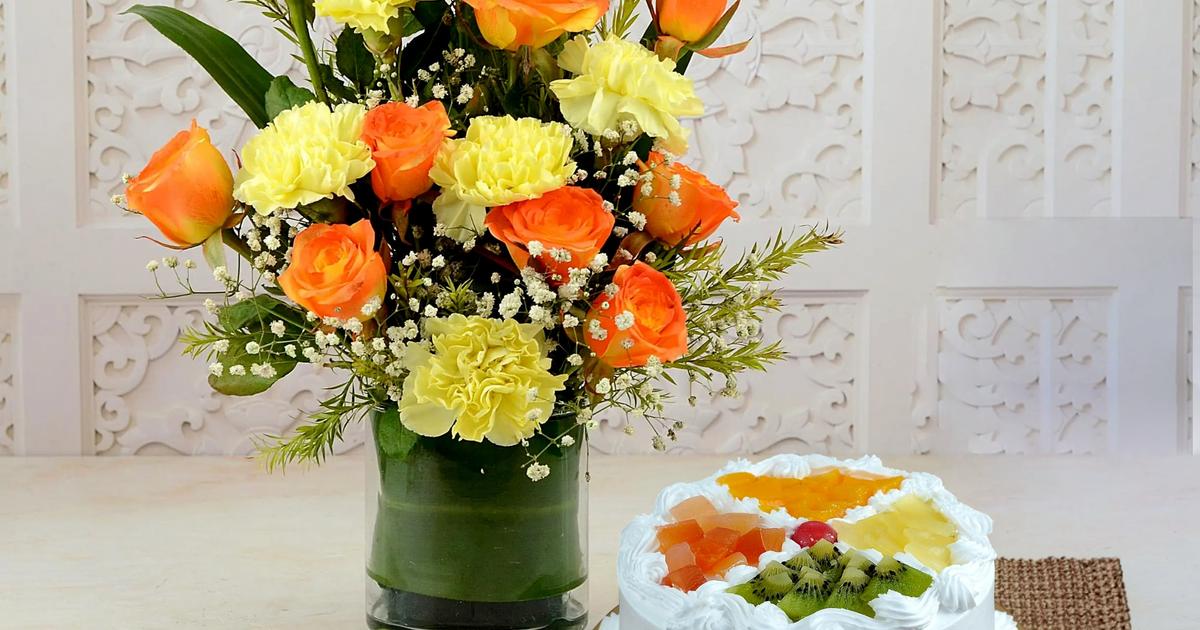 Flowers with Mixed Fruit Cake | Flowers, Cakes