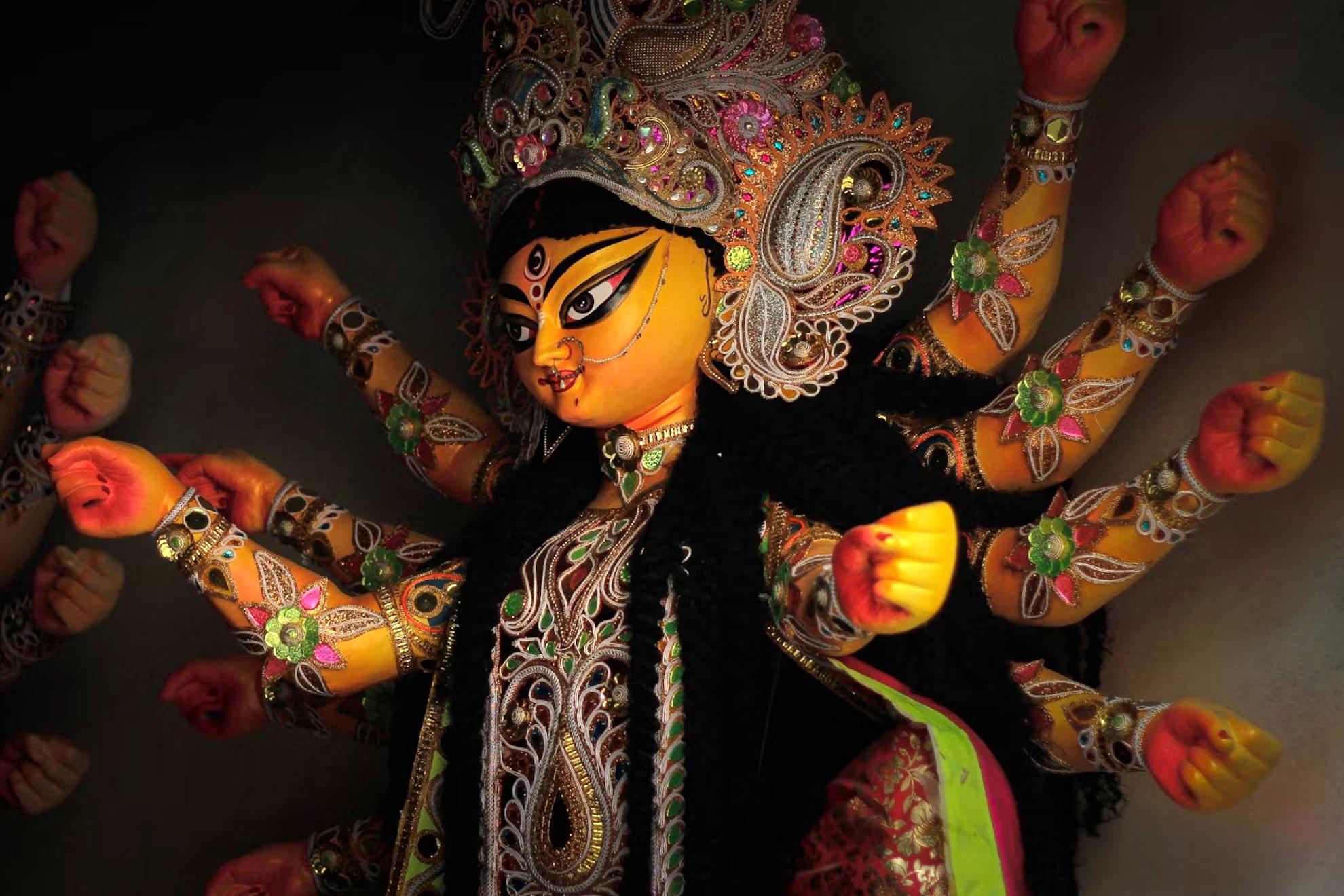 Traditional Outfits for Durga Puja 2025